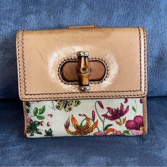 Gucci | Bags | Gucci Floral Compact Wallet | Poshmark